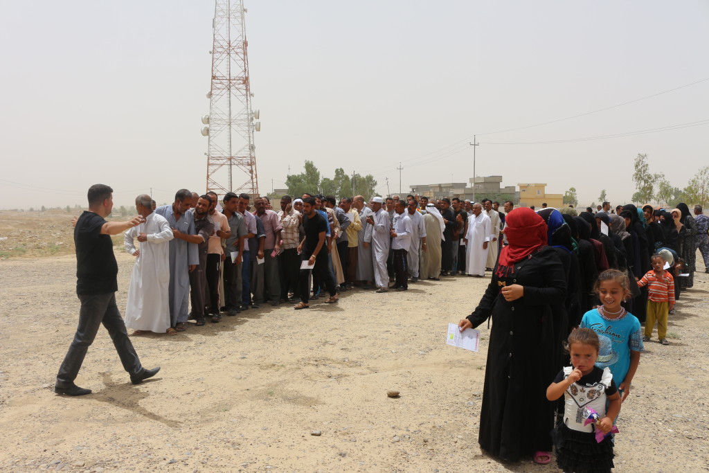 المعهد الوطني لحقوق الانسان يغيث 209 من العوائل النازحة أخيرا الى